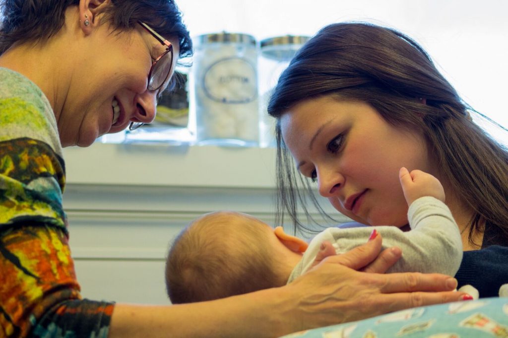 Lactation Consultation Services : Sunset Country Family Health Team